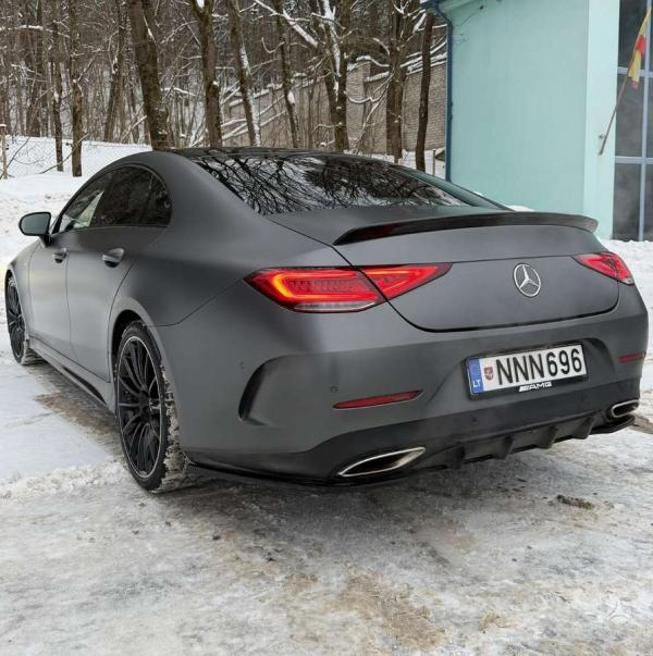 Grey Mercedes-Benz CLS 450 2018 in Vilnius, with an engine capacity of 3.00 L and mileage of 142 thousand km for 39500 €, photo 3 on AUTOMOTO.COM.LV