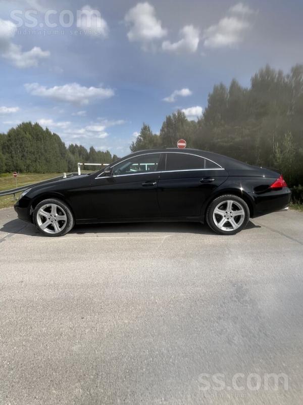 Melns Mercedes-Benz CLS 500 2004 Rīga, ar dzinēja tilpumu 5.00 L un nobraukumu 233 tūkst. km par 7788 €, foto 3 vietnē AUTOMOTO.COM.LV