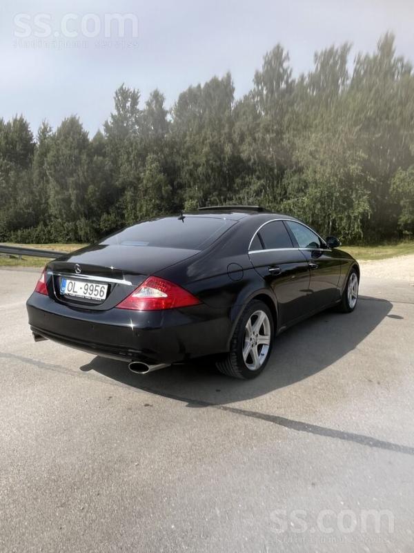 Melns Mercedes-Benz CLS 500 2004 Rīga, ar dzinēja tilpumu 5.00 L un nobraukumu 233 tūkst. km par 7788 €, foto 5 vietnē AUTOMOTO.COM.LV