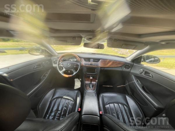 Melns Mercedes-Benz CLS 500 2004 Rīga, ar dzinēja tilpumu 5.00 L un nobraukumu 233 tūkst. km par 7788 €, foto 9 vietnē AUTOMOTO.COM.LV
