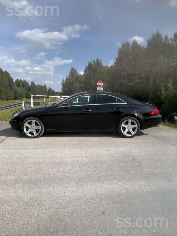 Black Mercedes-Benz CLS 500 2004 in Riga, with an engine capacity of 5.00 L and mileage of 233 thousand km for 7788 €, photo 2 on AUTOMOTO.COM.LV