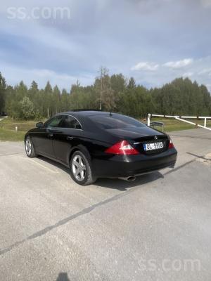 Melns Mercedes-Benz CLS 500 2004 Rīga, ar dzinēja tilpumu 5.00 L un nobraukumu 233 tūkst. km par 7788 €, foto 5 vietnē AUTOMOTO.COM.LV