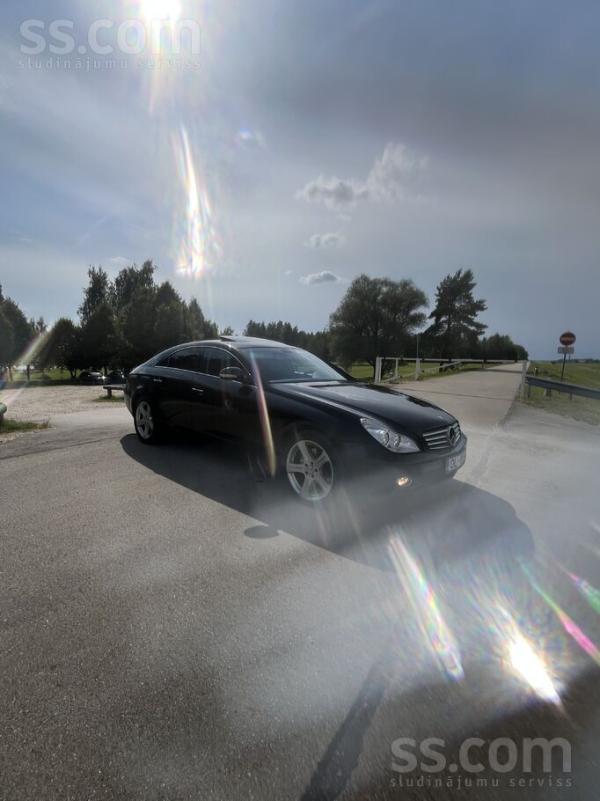 Black Mercedes-Benz CLS 500 2004 in Riga, with an engine capacity of 5.00 L and mileage of 233 thousand km for 7788 €, photo 7 on AUTOMOTO.COM.LV