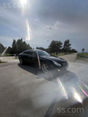 Melns Mercedes-Benz CLS 500 2004 Rīga, ar dzinēja tilpumu 5.00 L un nobraukumu 233 tūkst. km par 7788 €, foto 8 vietnē AUTOMOTO.COM.LV
