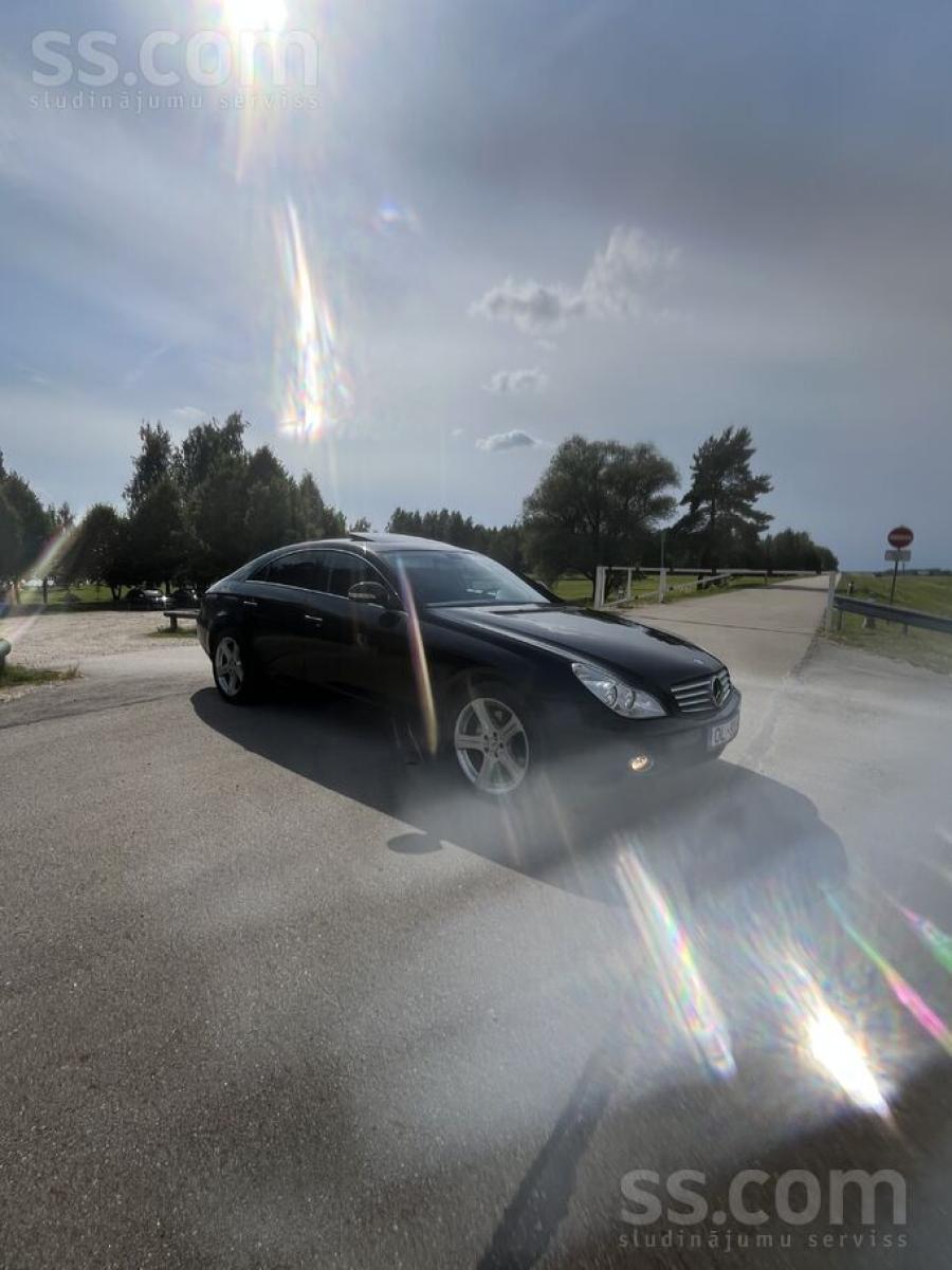 Melns Mercedes-Benz CLS 500 2004 Rīga, ar dzinēja tilpumu 5.00 L un nobraukumu 233 tūkst. km par 7788 €, foto 8 vietnē AUTOMOTO.COM.LV