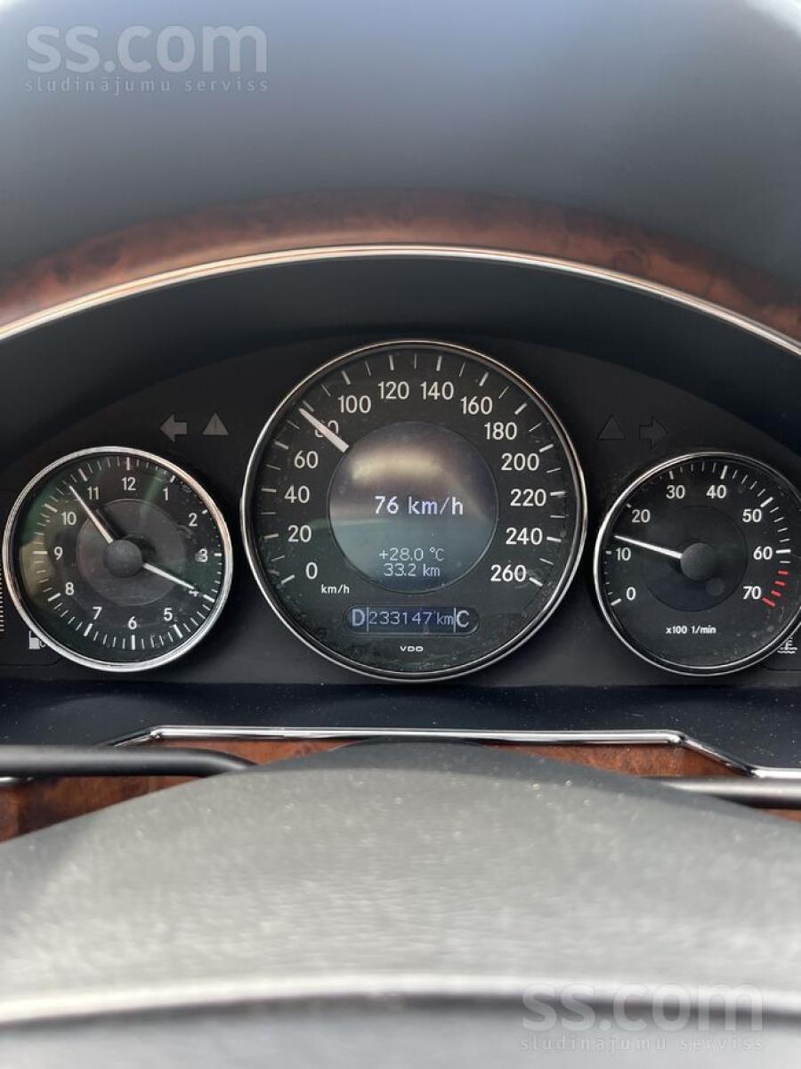 Melns Mercedes-Benz CLS 500 2004 Rīga, ar dzinēja tilpumu 5.00 L un nobraukumu 233 tūkst. km par 7788 €, foto 13 vietnē AUTOMOTO.COM.LV