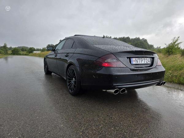 Melns Mercedes-Benz CLS 500 2005 Telšiai, ar dzinēja tilpumu 4.97 L un nobraukumu 327 tūkst. km par 7800 €, foto 2 vietnē AUTOMOTO.COM.LV