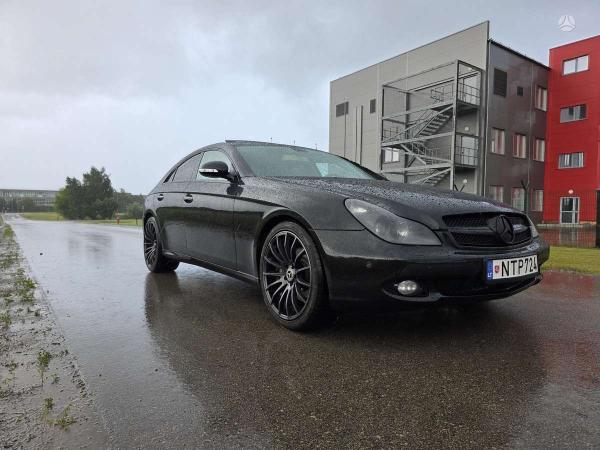 Melns Mercedes-Benz CLS 500 2005 Telšiai, ar dzinēja tilpumu 4.97 L un nobraukumu 327 tūkst. km par 7800 €, foto 4 vietnē AUTOMOTO.COM.LV