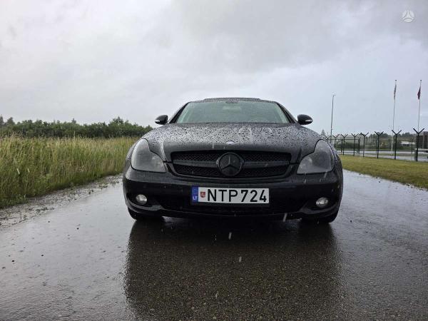 Melns Mercedes-Benz CLS 500 2005 Telšiai, ar dzinēja tilpumu 4.97 L un nobraukumu 327 tūkst. km par 7800 €, foto 5 vietnē AUTOMOTO.COM.LV