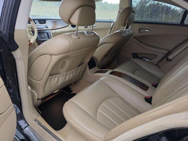 Melns Mercedes-Benz CLS 500 2005 Telšiai, ar dzinēja tilpumu 4.97 L un nobraukumu 327 tūkst. km par 7800 €, foto 10 vietnē AUTOMOTO.COM.LV