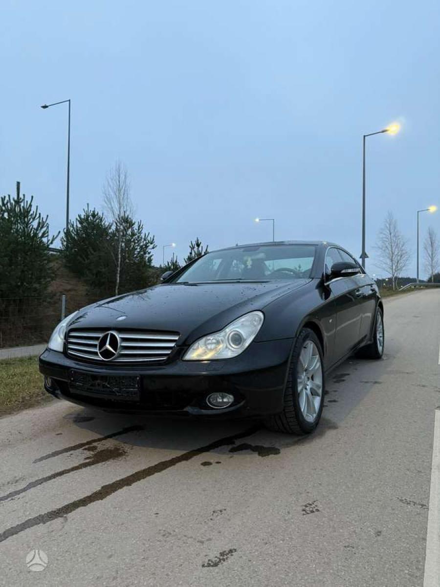 Melns Mercedes-Benz CLS 500 2005 Viļņa, ar dzinēja tilpumu 4.97 L un nobraukumu 220 tūkst. km par 5999 €, foto 2 vietnē AUTOMOTO.COM.LV