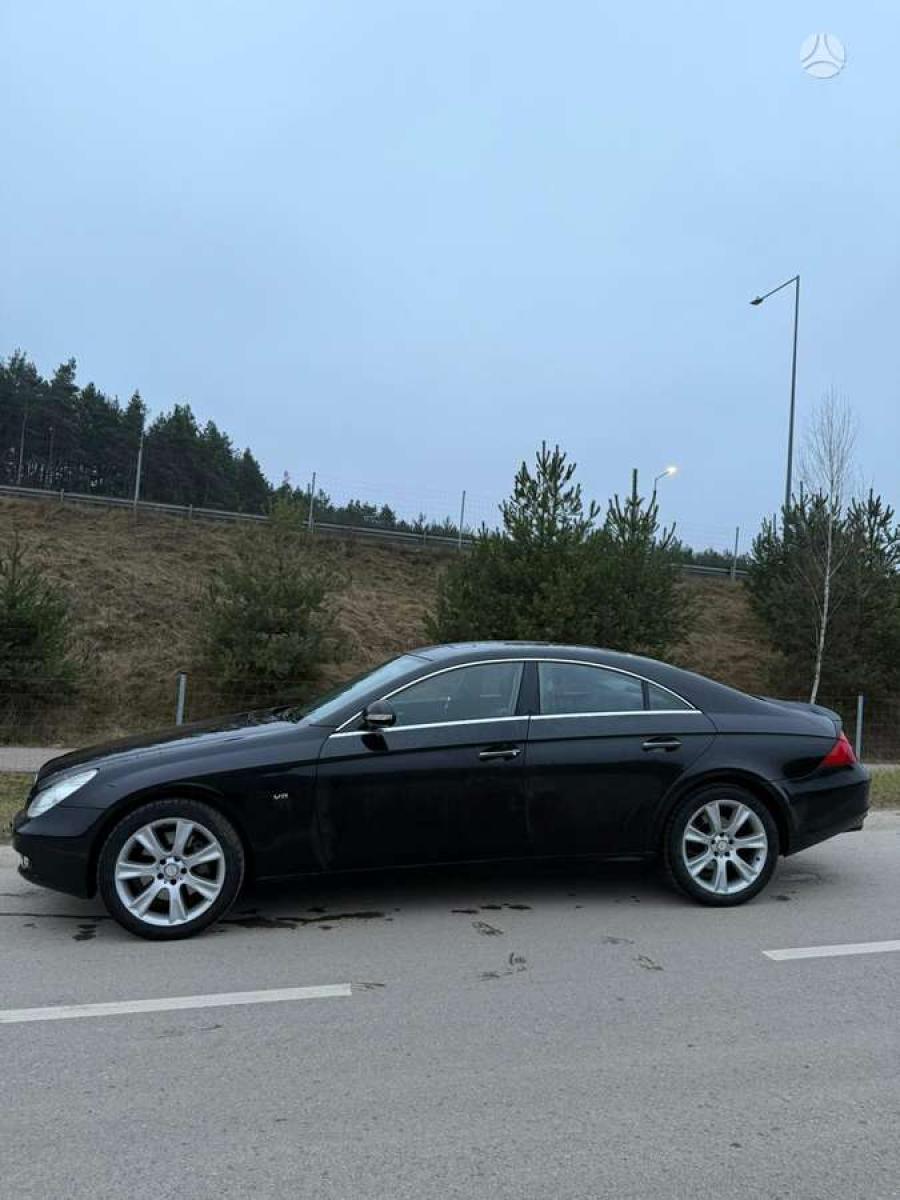 Melns Mercedes-Benz CLS 500 2005 Viļņa, ar dzinēja tilpumu 4.97 L un nobraukumu 220 tūkst. km par 5999 €, foto 4 vietnē AUTOMOTO.COM.LV