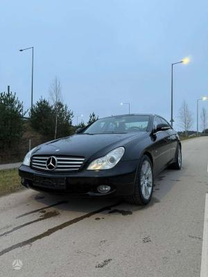 Black Mercedes-Benz CLS 500 2005 in Vilnius, with an engine capacity of 4.97 L and mileage of 220 thousand km for 5999 €, photo 2 on AUTOMOTO.COM.LV