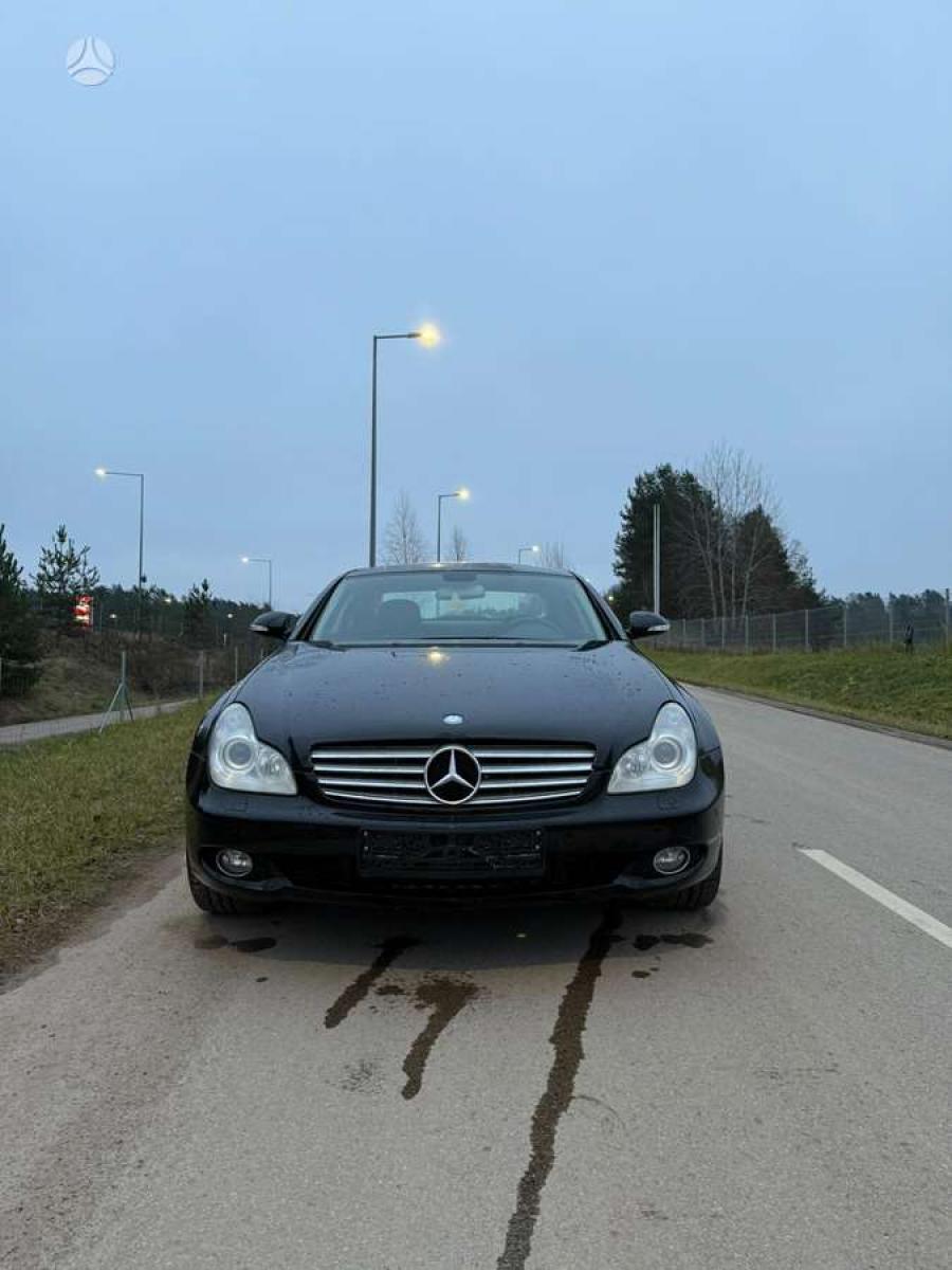 Black Mercedes-Benz CLS 500 2005 in Vilnius, with an engine capacity of 4.97 L and mileage of 220 thousand km for 5999 €, photo 3 on AUTOMOTO.COM.LV