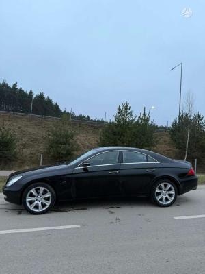 Black Mercedes-Benz CLS 500 2005 in Vilnius, with an engine capacity of 4.97 L and mileage of 220 thousand km for 5999 €, photo 4 on AUTOMOTO.COM.LV