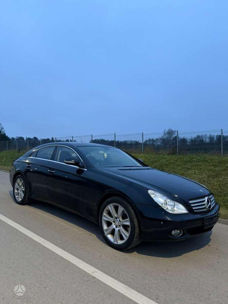 Black Mercedes-Benz CLS 500 2005 in Vilnius, with an engine capacity of 4.97 L and mileage of 220 thousand km for 5999 €, photo 11 on AUTOMOTO.COM.LV