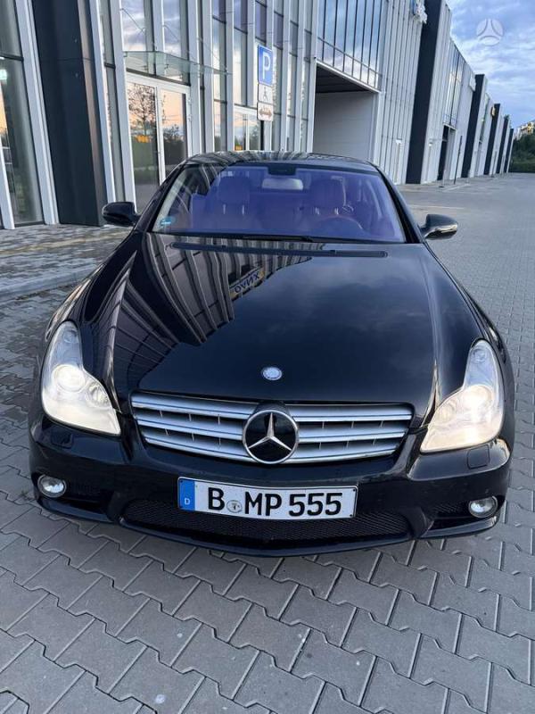 Melns Mercedes-Benz CLS 500 2006 Viļņa, ar dzinēja tilpumu 5.50 L un nobraukumu 149 tūkst. km par 8900 €, foto 1 vietnē AUTOMOTO.COM.LV