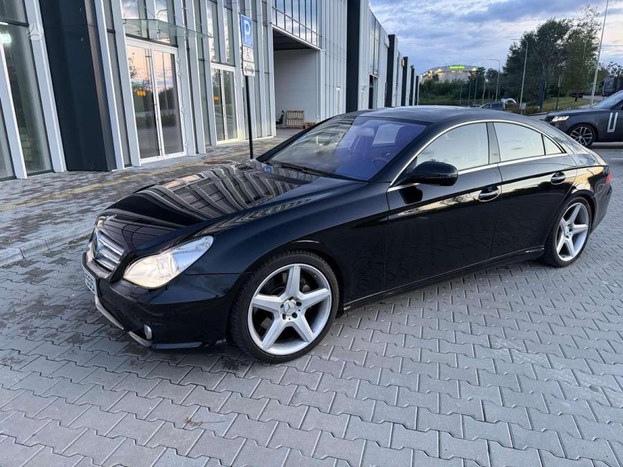 Melns Mercedes-Benz CLS 500 2006 Viļņa, ar dzinēja tilpumu 5.50 L un nobraukumu 149 tūkst. km par 8900 €, foto 4 vietnē AUTOMOTO.COM.LV