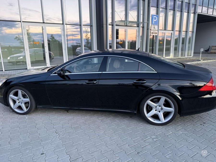 Melns Mercedes-Benz CLS 500 2006 Viļņa, ar dzinēja tilpumu 5.50 L un nobraukumu 149 tūkst. km par 8900 €, foto 5 vietnē AUTOMOTO.COM.LV