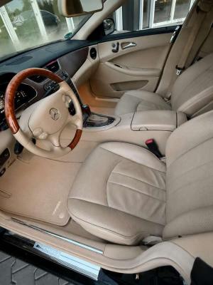 Melns Mercedes-Benz CLS 500 2006 Viļņa, ar dzinēja tilpumu 5.50 L un nobraukumu 149 tūkst. km par 8900 €, foto 9 vietnē AUTOMOTO.COM.LV