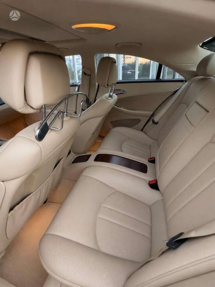 Melns Mercedes-Benz CLS 500 2006 Viļņa, ar dzinēja tilpumu 5.50 L un nobraukumu 149 tūkst. km par 8900 €, foto 10 vietnē AUTOMOTO.COM.LV