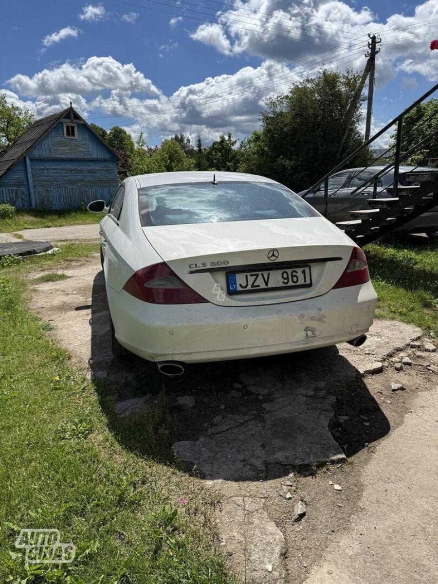 Mercedes-Benz CLS 500 2006 Kauņa, ar dzinēja tilpumu 5.00 L un nobraukumu 296 tūkst. km par 2700 €, foto 4 vietnē AUTOMOTO.COM.LV