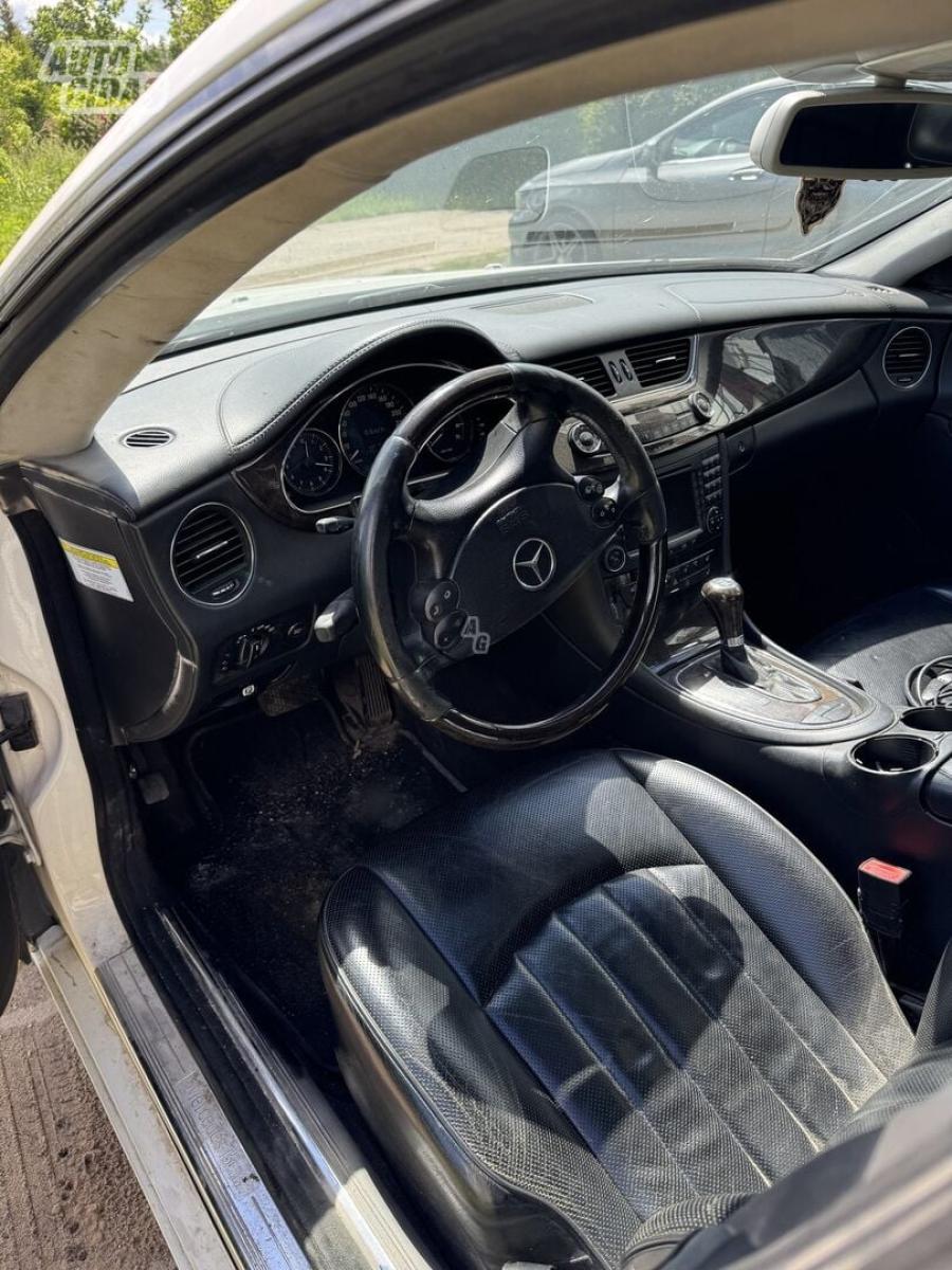 Mercedes-Benz CLS 500 2006 Kauņa, ar dzinēja tilpumu 5.00 L un nobraukumu 296 tūkst. km par 2700 €, foto 5 vietnē AUTOMOTO.COM.LV