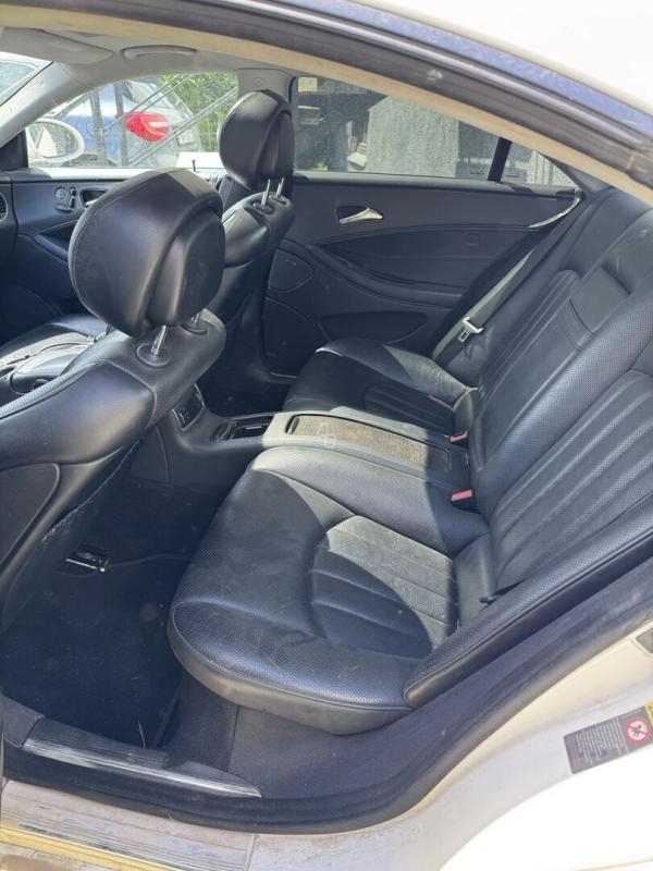 Mercedes-Benz CLS 500 2006 in Kaunas, with an engine capacity of 5.00 L and mileage of 296 thousand km for 2700 €, photo 5 on AUTOMOTO.COM.LV