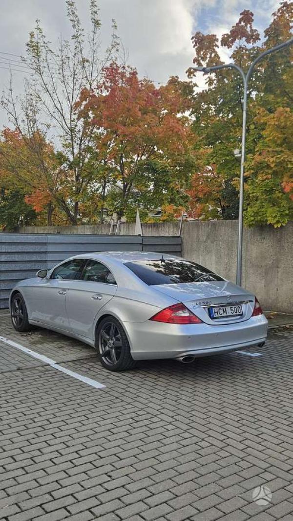 Pelēks Mercedes-Benz CLS 500 2005 Kauņa, ar dzinēja tilpumu 5.00 L un nobraukumu 274 tūkst. km par 6400 €, foto 1 vietnē AUTOMOTO.COM.LV