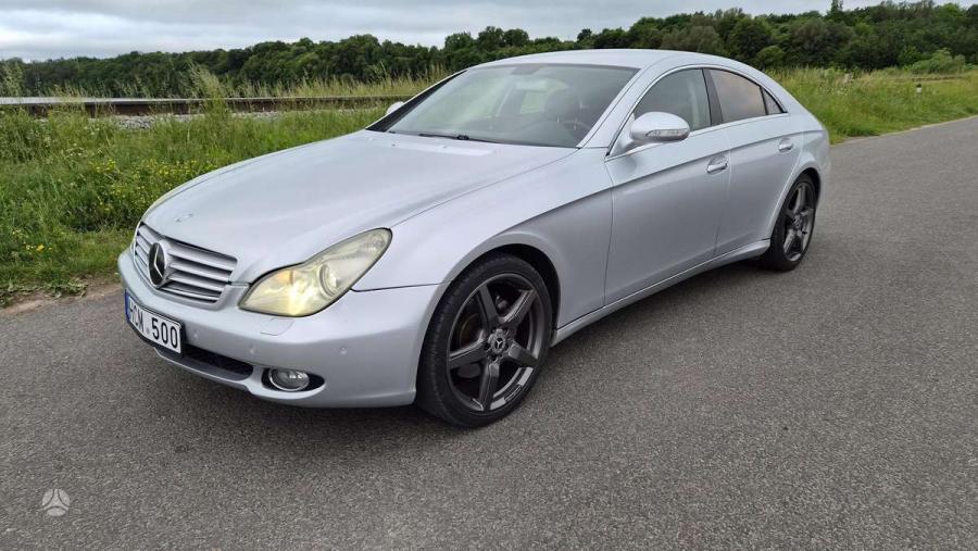 Grey Mercedes-Benz CLS 500 2005 in Kaunas, with an engine capacity of 5.00 L and mileage of 274 thousand km for 6400 €, photo 3 on AUTOMOTO.COM.LV