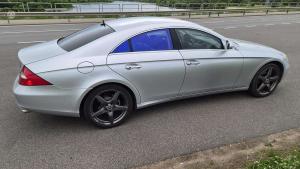 Grey Mercedes-Benz CLS 500 2005 in Kaunas, with an engine capacity of 5.00 L and mileage of 274 thousand km for 6400 €, photo 6 on AUTOMOTO.COM.LV
