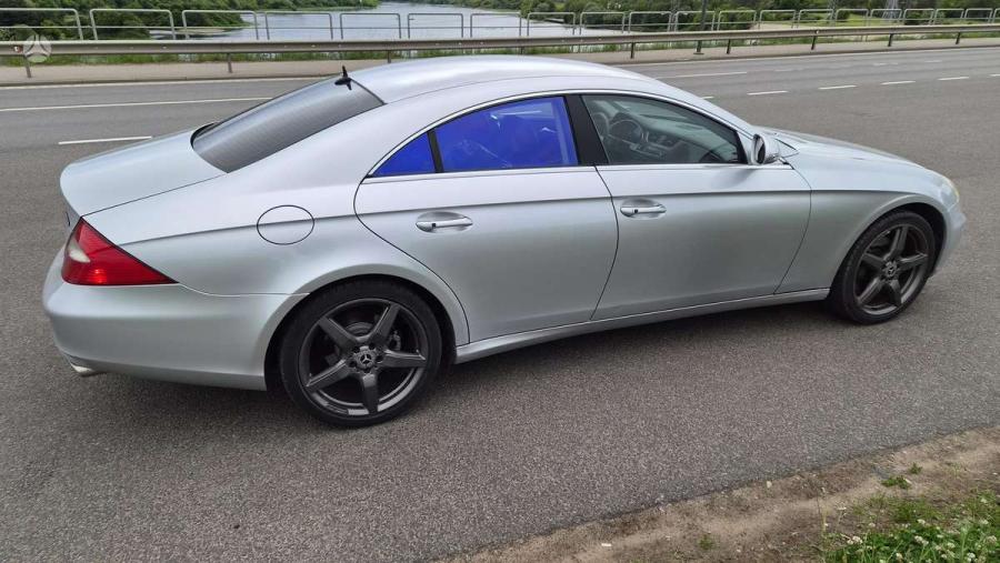Grey Mercedes-Benz CLS 500 2005 in Kaunas, with an engine capacity of 5.00 L and mileage of 274 thousand km for 6400 €, photo 6 on AUTOMOTO.COM.LV