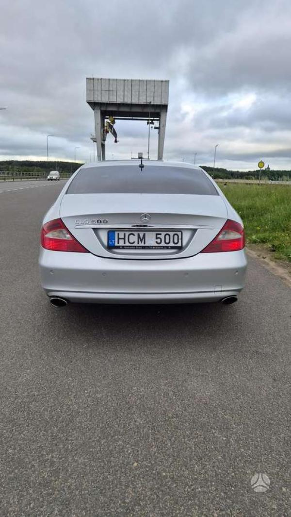 Pelēks Mercedes-Benz CLS 500 2005 Kauņa, ar dzinēja tilpumu 5.00 L un nobraukumu 274 tūkst. km par 6400 €, foto 6 vietnē AUTOMOTO.COM.LV