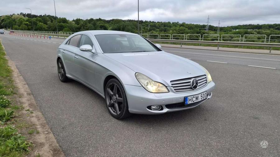 Grey Mercedes-Benz CLS 500 2005 in Kaunas, with an engine capacity of 5.00 L and mileage of 274 thousand km for 6400 €, photo 9 on AUTOMOTO.COM.LV
