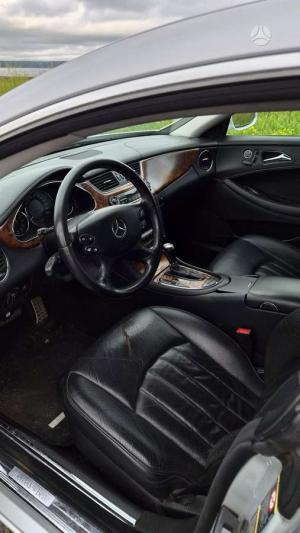 Grey Mercedes-Benz CLS 500 2005 in Kaunas, with an engine capacity of 5.00 L and mileage of 274 thousand km for 6400 €, photo 11 on AUTOMOTO.COM.LV