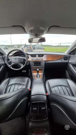 Grey Mercedes-Benz CLS 500 2005 in Kaunas, with an engine capacity of 5.00 L and mileage of 274 thousand km for 6400 €, photo 13 on AUTOMOTO.COM.LV