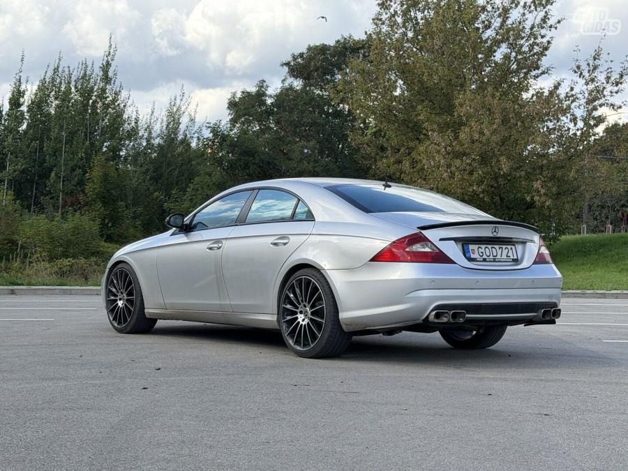 Pelēks Mercedes-Benz CLS 500 2006 Kauņa, ar dzinēja tilpumu 5.00 L un nobraukumu 338 tūkst. km par 4500 €, foto 1 vietnē AUTOMOTO.COM.LV