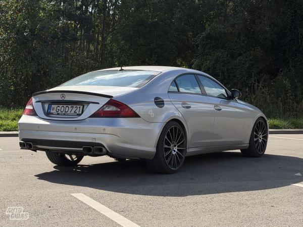 Pelēks Mercedes-Benz CLS 500 2006 Kauņa, ar dzinēja tilpumu 5.00 L un nobraukumu 338 tūkst. km par 4500 €, foto 4 vietnē AUTOMOTO.COM.LV