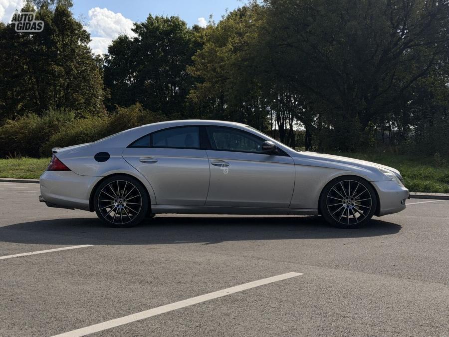 Pelēks Mercedes-Benz CLS 500 2006 Kauņa, ar dzinēja tilpumu 5.00 L un nobraukumu 338 tūkst. km par 4500 €, foto 5 vietnē AUTOMOTO.COM.LV