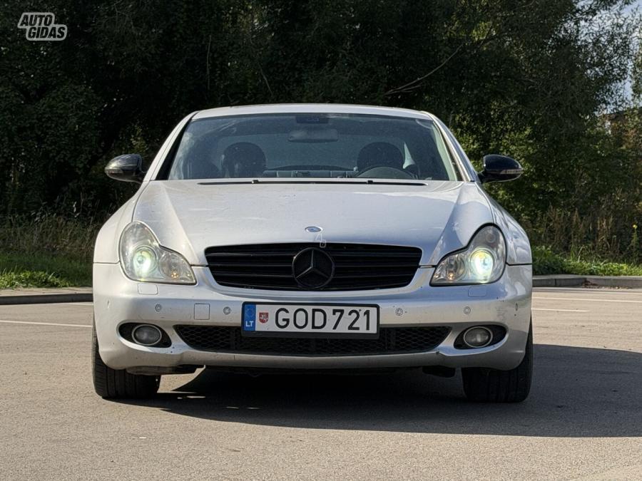 Pelēks Mercedes-Benz CLS 500 2006 Kauņa, ar dzinēja tilpumu 5.00 L un nobraukumu 338 tūkst. km par 4500 €, foto 7 vietnē AUTOMOTO.COM.LV