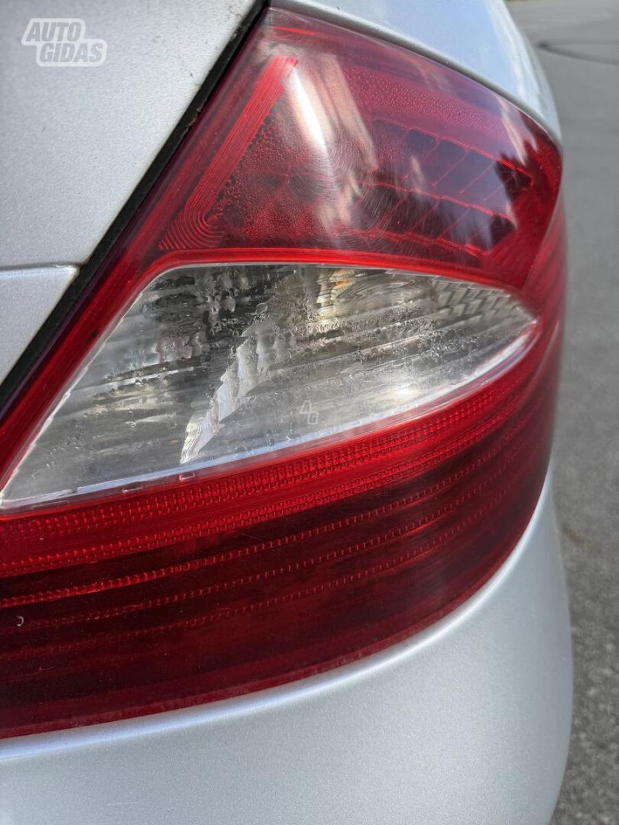 Pelēks Mercedes-Benz CLS 500 2006 Kauņa, ar dzinēja tilpumu 5.00 L un nobraukumu 338 tūkst. km par 4500 €, foto 9 vietnē AUTOMOTO.COM.LV