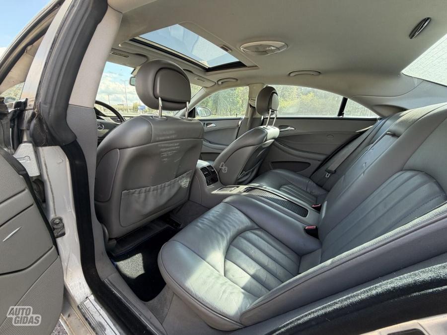 Pelēks Mercedes-Benz CLS 500 2006 Kauņa, ar dzinēja tilpumu 5.00 L un nobraukumu 338 tūkst. km par 4500 €, foto 14 vietnē AUTOMOTO.COM.LV