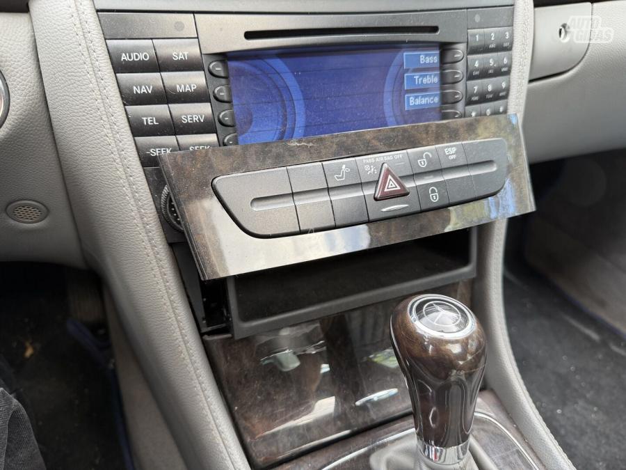 Pelēks Mercedes-Benz CLS 500 2006 Kauņa, ar dzinēja tilpumu 5.00 L un nobraukumu 338 tūkst. km par 4500 €, foto 23 vietnē AUTOMOTO.COM.LV