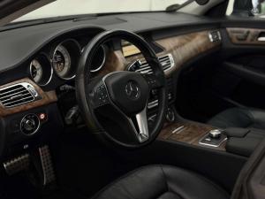 Pelēks Mercedes-Benz CLS 500 2011 Viļņa, ar dzinēja tilpumu 4.66 L un nobraukumu 173 tūkst. km par 9000 €, foto 10 vietnē AUTOMOTO.COM.LV