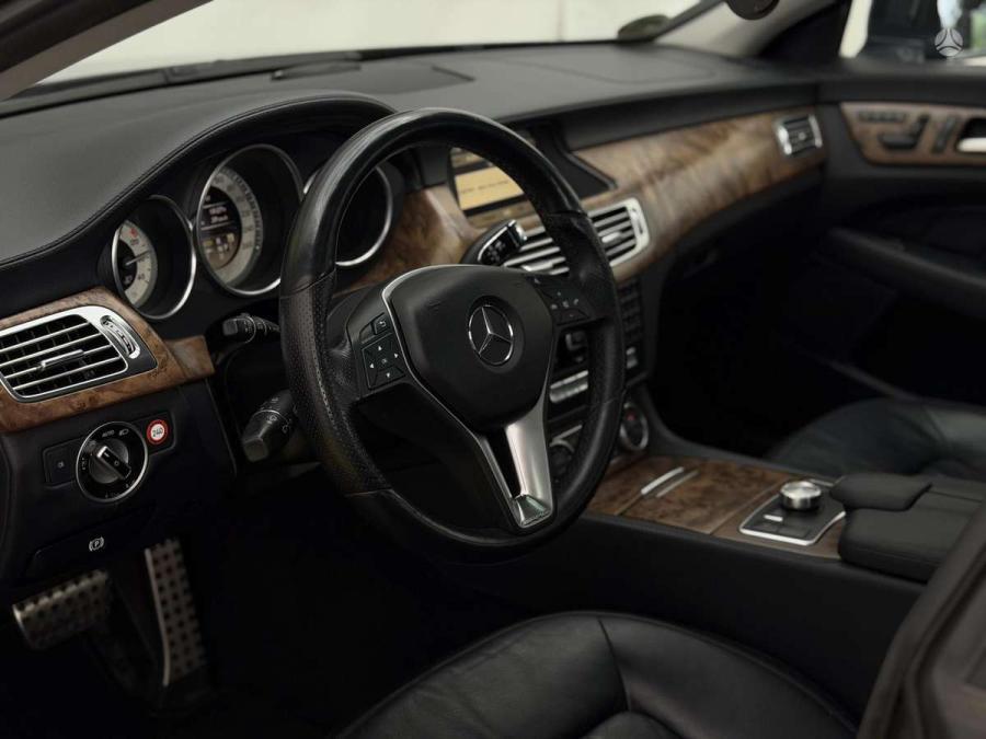 Pelēks Mercedes-Benz CLS 500 2011 Viļņa, ar dzinēja tilpumu 4.66 L un nobraukumu 173 tūkst. km par 9000 €, foto 10 vietnē AUTOMOTO.COM.LV