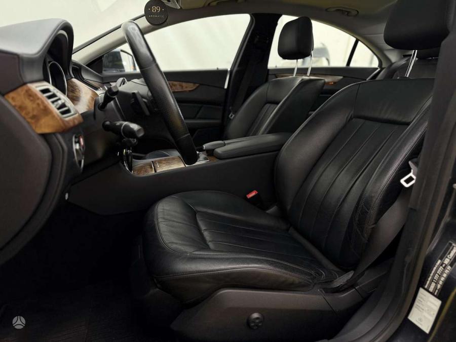 Pelēks Mercedes-Benz CLS 500 2011 Viļņa, ar dzinēja tilpumu 4.66 L un nobraukumu 173 tūkst. km par 9000 €, foto 11 vietnē AUTOMOTO.COM.LV