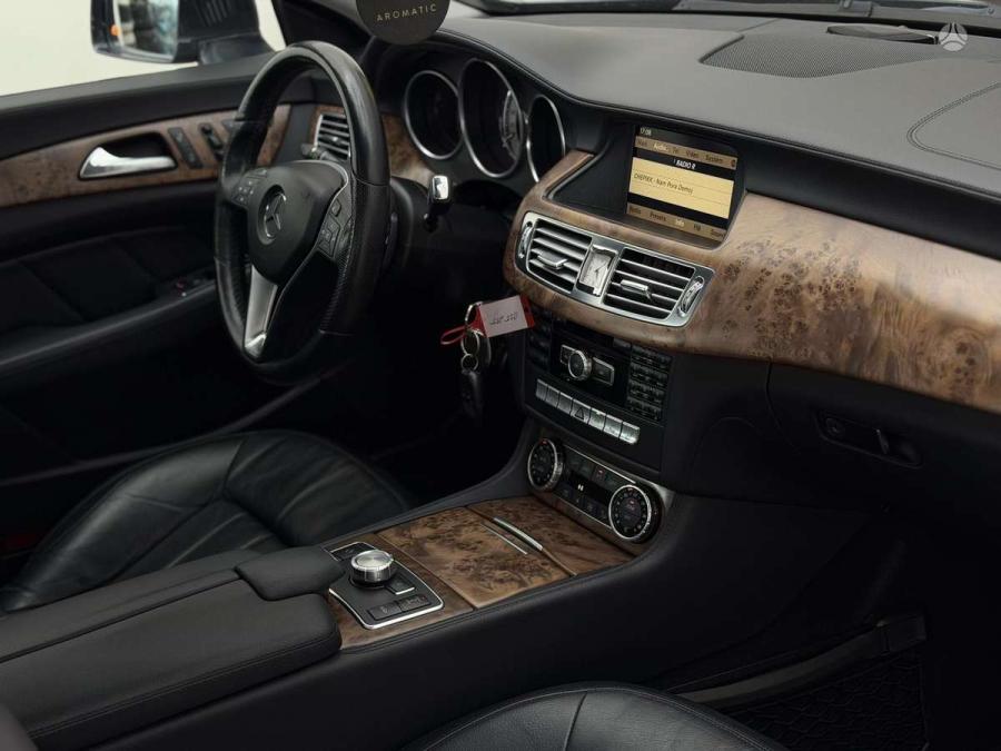 Pelēks Mercedes-Benz CLS 500 2011 Viļņa, ar dzinēja tilpumu 4.66 L un nobraukumu 173 tūkst. km par 9000 €, foto 17 vietnē AUTOMOTO.COM.LV