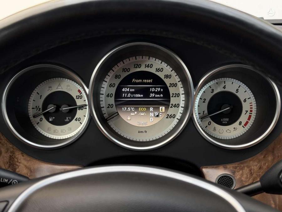 Pelēks Mercedes-Benz CLS 500 2011 Viļņa, ar dzinēja tilpumu 4.66 L un nobraukumu 173 tūkst. km par 9000 €, foto 26 vietnē AUTOMOTO.COM.LV