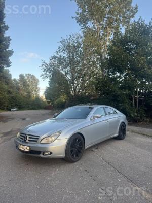 Grey Mercedes-Benz CLS 500 2004 in Jurmala, with an engine capacity of 5.00 L and mileage of 0 thousand km for 4999 €, photo 1 on AUTOMOTO.COM.LV