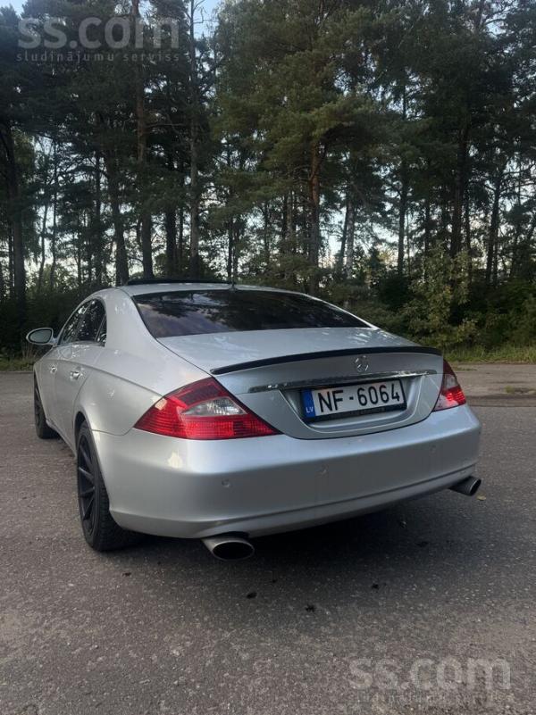 Grey Mercedes-Benz CLS 500 2004 in Jurmala, with an engine capacity of 5.00 L and mileage of 0 thousand km for 4999 €, photo 3 on AUTOMOTO.COM.LV